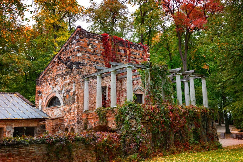 Templo De Diana En Un Parque En Arkadia Cerca De Lowicz, Polonia Imagen ...