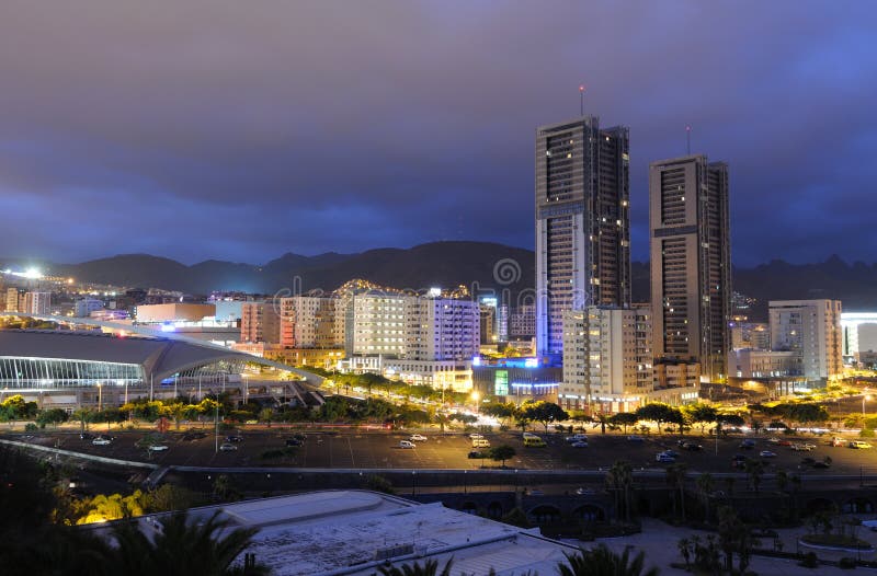 Capital De Tenerife Santa Cruz Foto de archivo - Imagen de azul, tarde ...