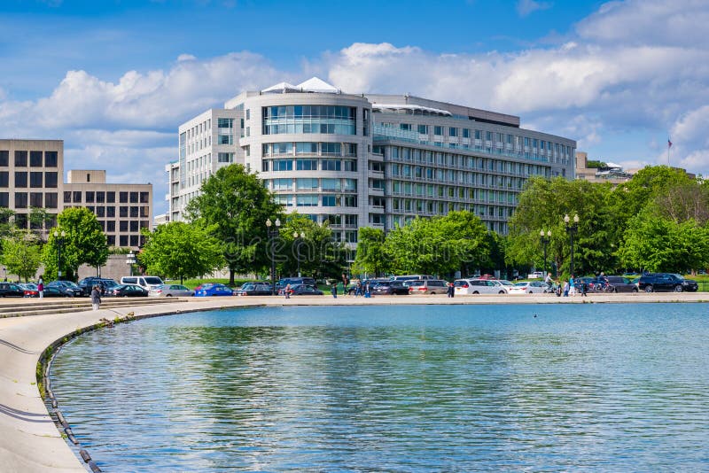 The Capitol Reflecting Pool and Modern Building in Washington, DC ...
