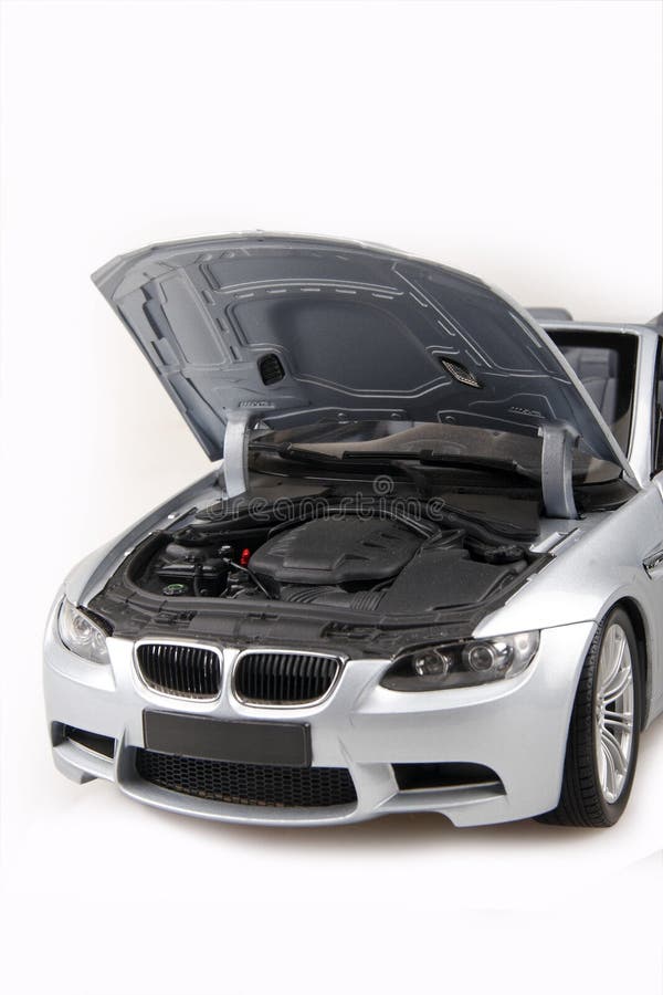 Capo de BMW X5 abierto foto de archivo. Imagen de fondo - 15775834