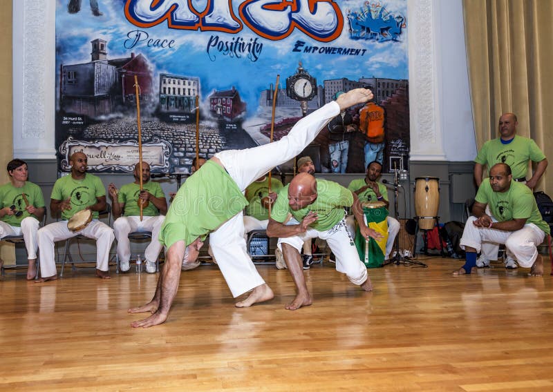 Capoeira editorial stock image. Image of health, punch - 28158599
