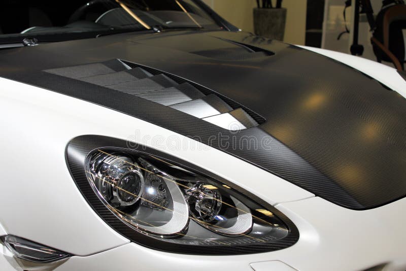 Capot D'une Voiture Avec La Texture Et Le Conduit De Fibre De Carbone ...