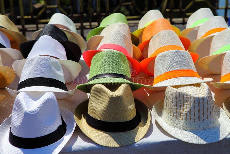 Cappelli su esposizione fotografia stock. Immagine di deposito - 75722000