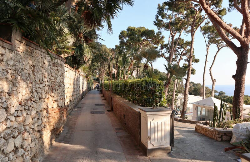 Capri - Scorcio Di Via Tragara Stock Photo - Image of driveway, blue ...