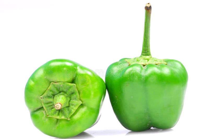 Capsico Verde Isolato Su Fondo Bianco Fotografia Stock - Immagine di ...