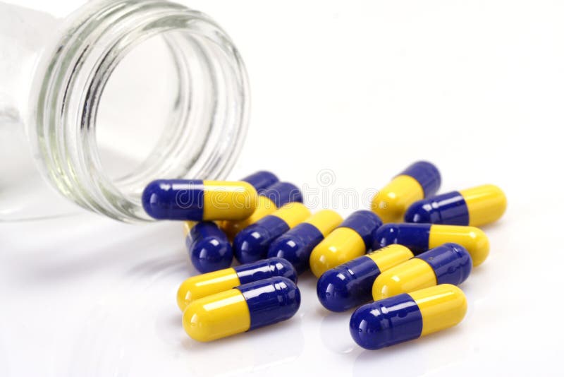 Capsule image stock. Image du pillule, science, vitamine - 3687305