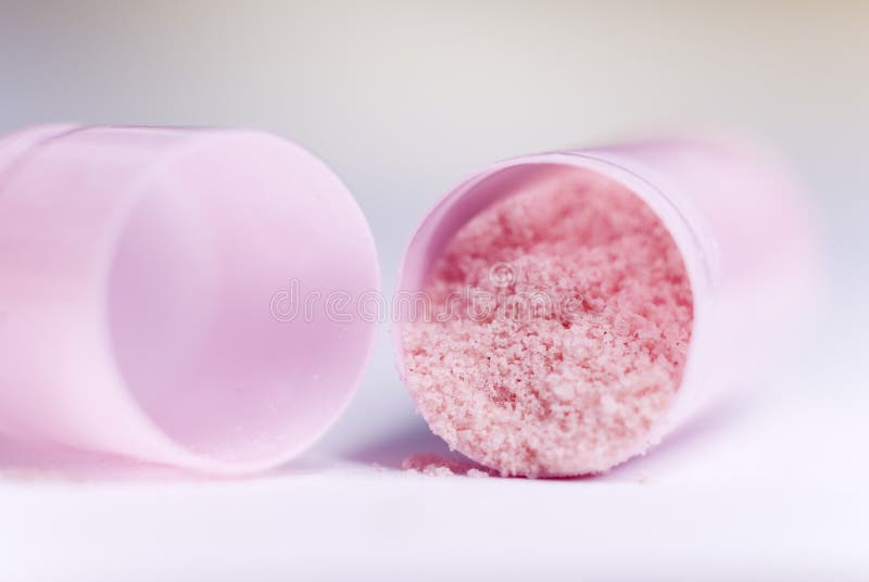 Capsule rose ouverte photo stock. Image du chimiste, alimentaire - 2279208