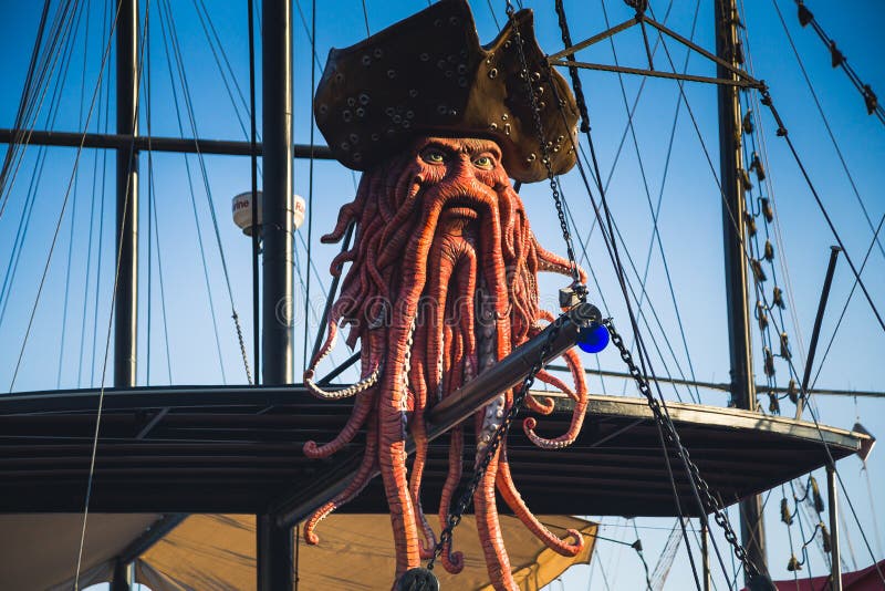 Captain octopus editorial image. Image of ship, maritime - 125096585