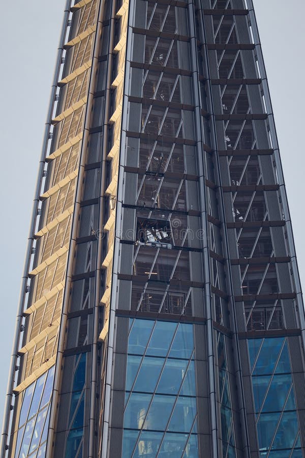 The Impressive Architectural Detail of a Stunningly Modern Skyscraper ...