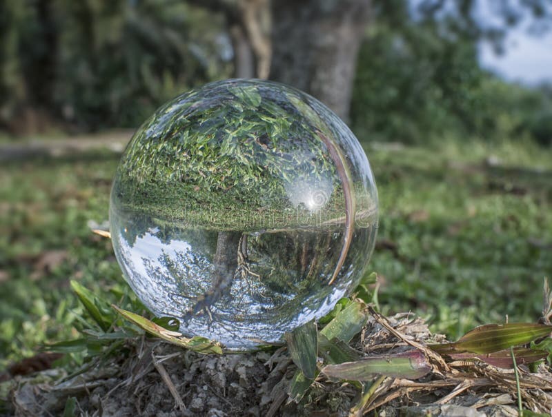 Capturing Objects or Scenes Photography through Crystal Ball Refraction ...