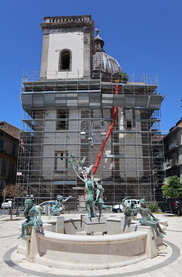 Capua - Piazza dei Giudici editorial stock image. Image of flags ...