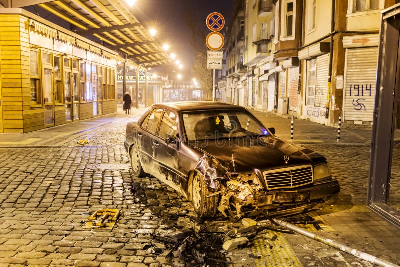 Car crash by night editorial stock image. Image of engine - 83432919