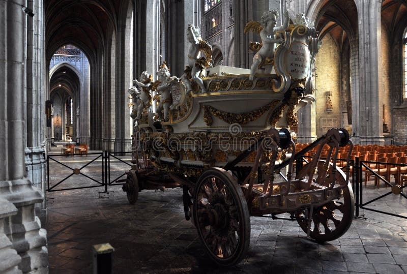 Car d or - gilded dray stock image. Image of baroque - 17958863