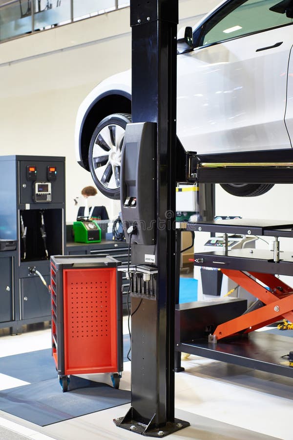 Car on lift in car service stock image. Image of hydraulic - 281952621