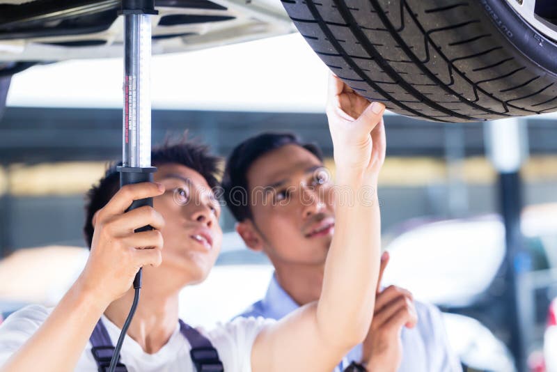 Car Mechanic and Customer in Asian Auto Workshop Stock Image - Image of ...