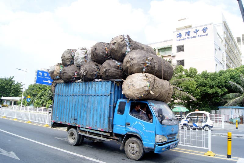 Car overload editorial stock image. Image of traffic - 21146589