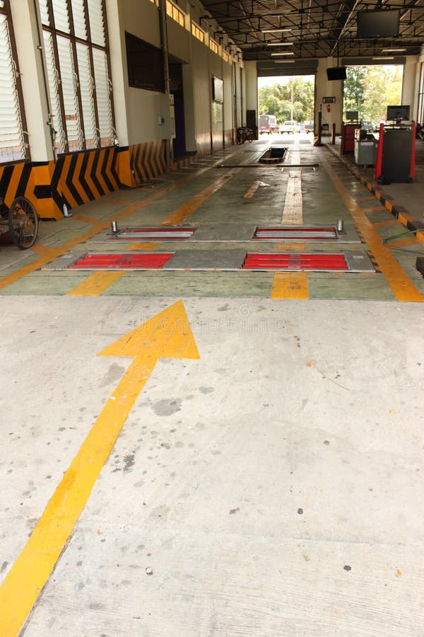 Car repair bay stock photo. Image of mechanic, truck - 14147254