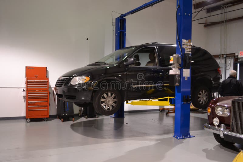 Minivan Lift Garage Stock Photos - Free & Royalty-Free Stock Photos ...