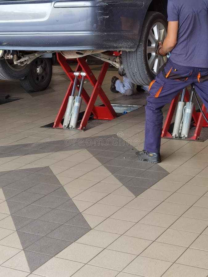 Car Repair Shop Tire Change Stock Photo - Image of expertise, repair ...
