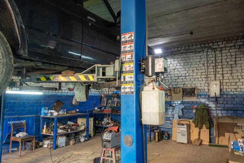 Car Service. Interior of the Car Repair Shop. Editorial Photo - Image ...