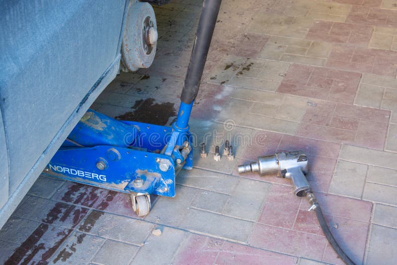 Car Service. Interior of the Car Repair Shop. Editorial Photo - Image ...