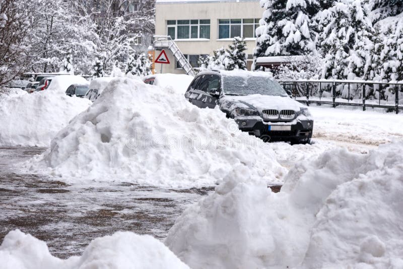 .car in Snow and Large Drifts of Snow Stock Photo - Image of blizzard ...