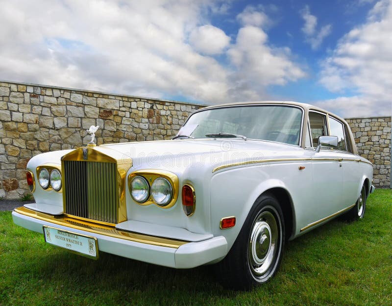 Luxury Vintage Car editorial photo. Image of wraith, gold - 67660271