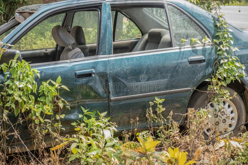 Car wreck and tree stock photo. Image of insurance, damage - 118797792