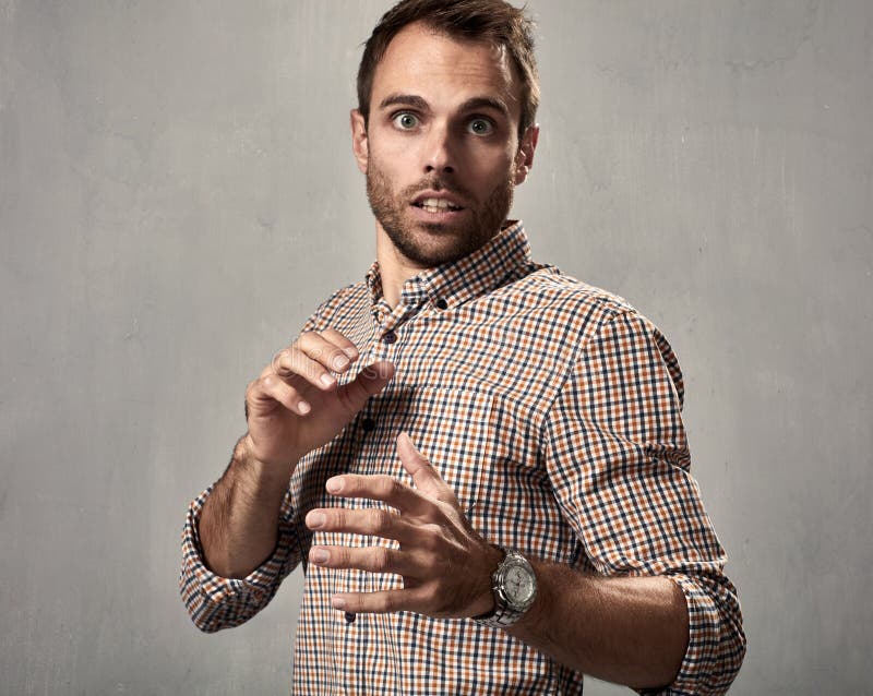 Cara assustado do homem imagem de stock. Imagem de horror - 81353723