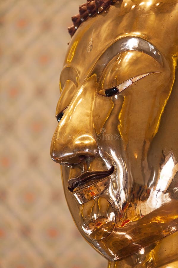 Cara da Buda dourada foto de stock. Imagem de budista - 128820850
