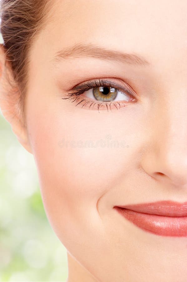 Cara de la mujer foto de archivo. Imagen de verde, frescura - 4073256