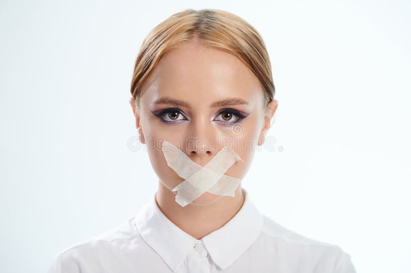 Cara De Mujer Con Boca Tapada Imagen de archivo - Imagen de violencia ...