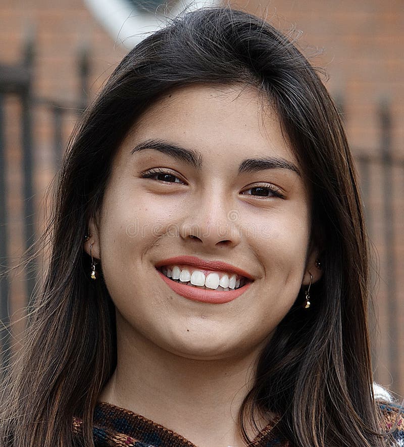 Cara De Sorriso Da Pessoa Bonita Foto de Stock - Imagem de emote ...