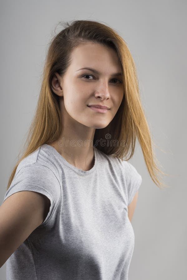Cara De Una Mujer Morena Joven Hermosa Imagen De Archivo Imagen De Ojos Belleza 96201597