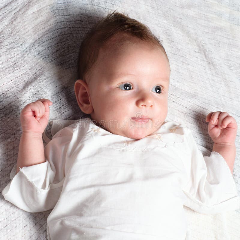 Cara del bebé imagen de archivo. Imagen de nuevo, manos - 21637339
