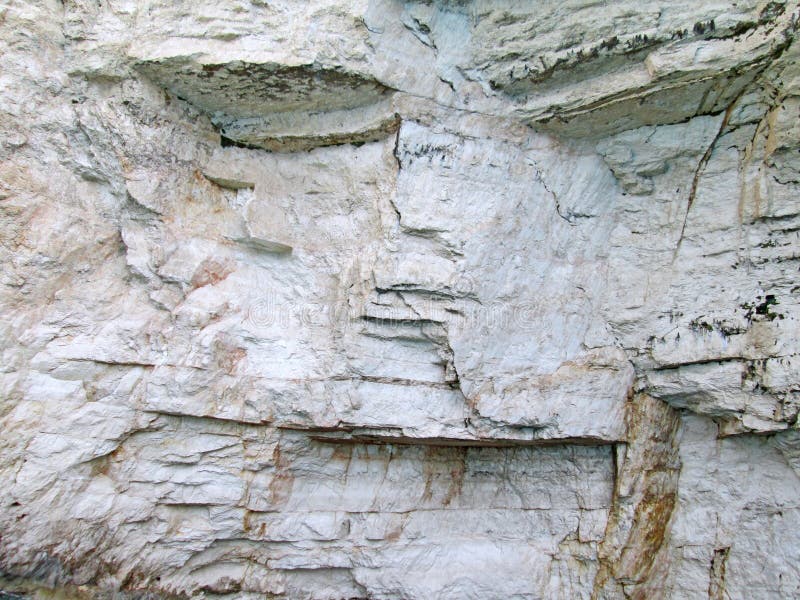 Cara en el rockside foto de archivo. Imagen de verano - 67783302