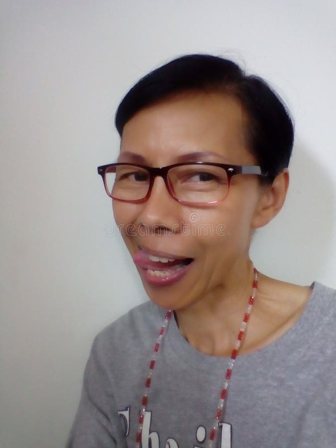 Cara fea foto de archivo. Imagen de lengüeta, mujer - 123556164