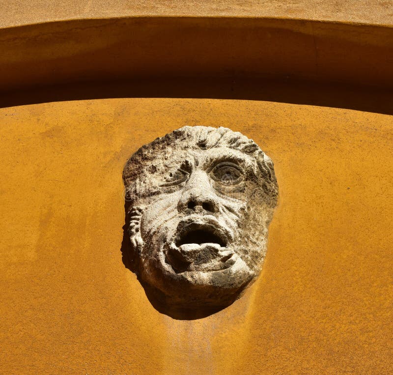 Cabeza Grotesca Del Monstruo En Venecia Foto de archivo - Imagen de ...