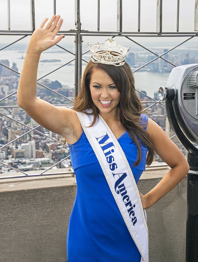 Cara Mund, Mlle America 2018 Image éditorial - Image du ajustement ...