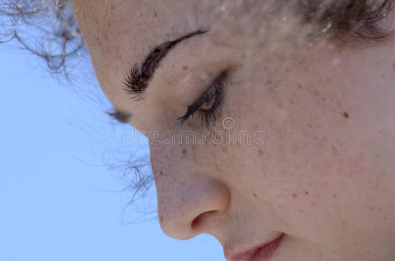 Cara pecosa imagen de archivo. Imagen de ojos, peca, pecas - 72787919