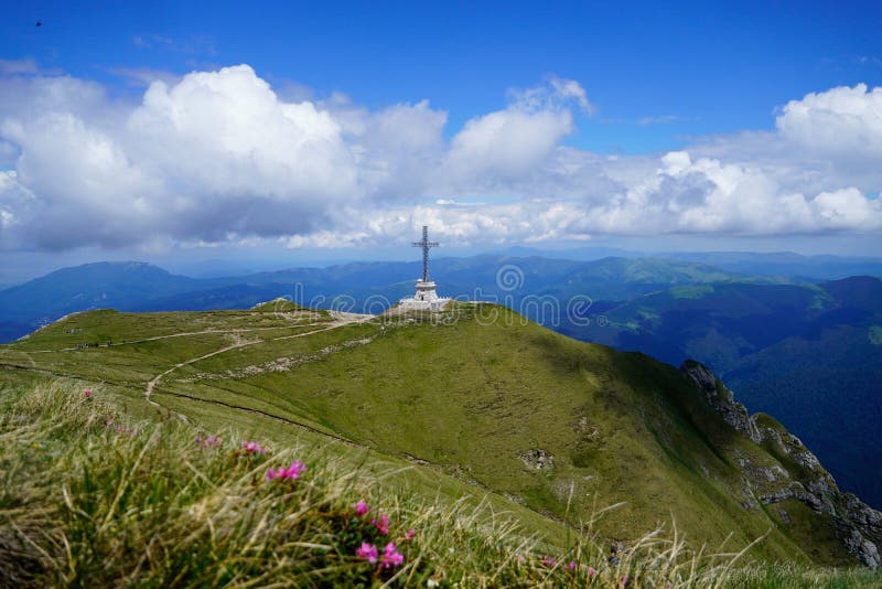 Caraiman Cross, Bucegi Mountains, Romania Editorial Stock Photo - Image ...