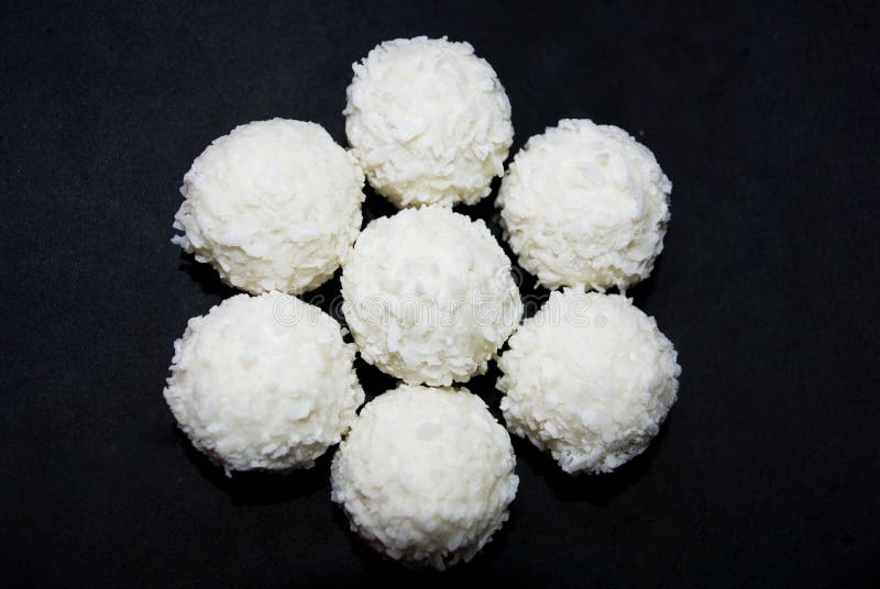 Caramelo Blanco Con El Coco Imagen de archivo - Imagen de resorte ...