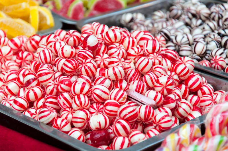 Caramelos Blancos Rojos Fotos De Stock - Descarga 441 Fotos Libres de ...