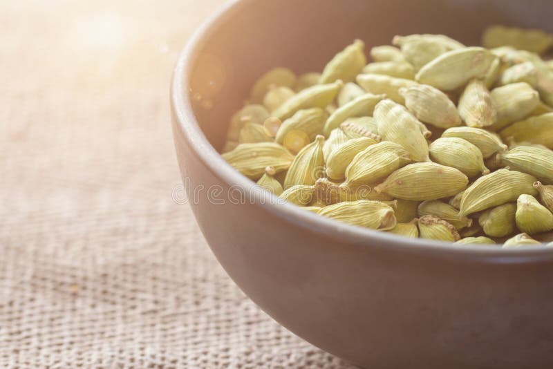 Cardamom in bowl closeup stock image. Image of aromatic - 83929463