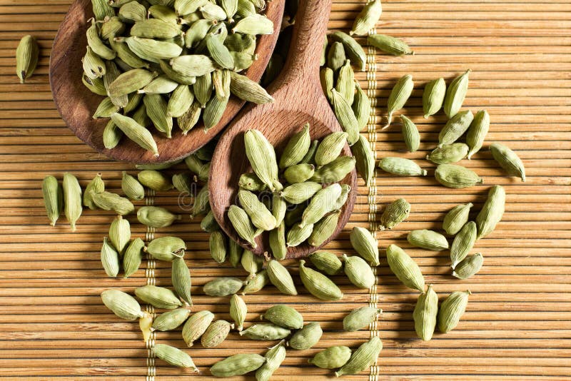 Cardamomo imagen de archivo. Imagen de verde, cardamono - 28318255