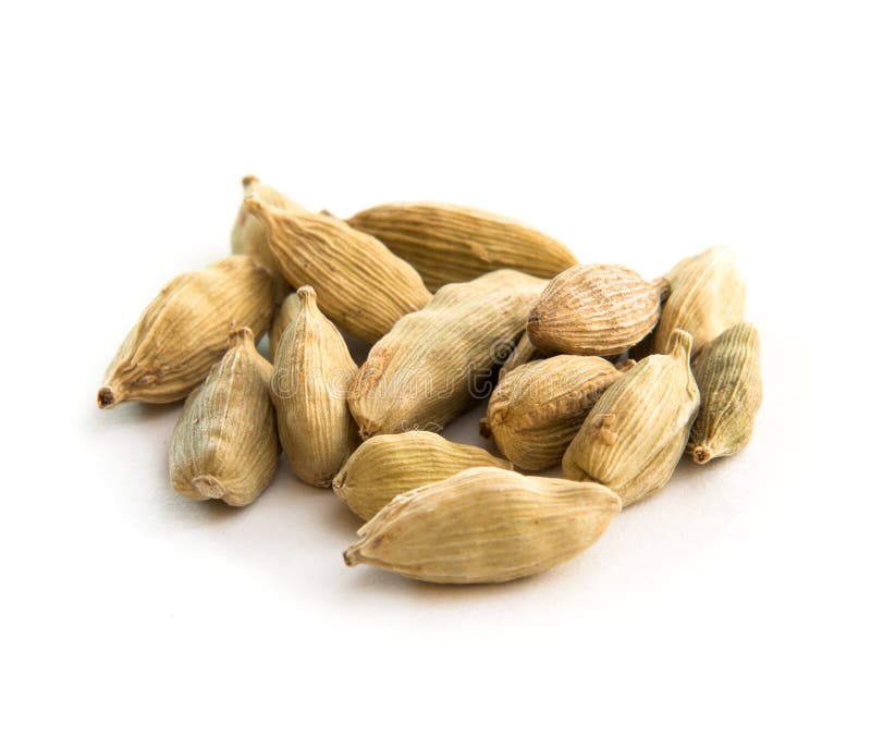 Semillas Enteras Del Cardamomo En La Cuchara De Madera Aislada En ...