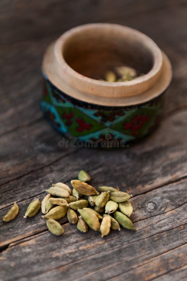 Cardamon foto de archivo. Imagen de gastrónomo, hierba - 61444590
