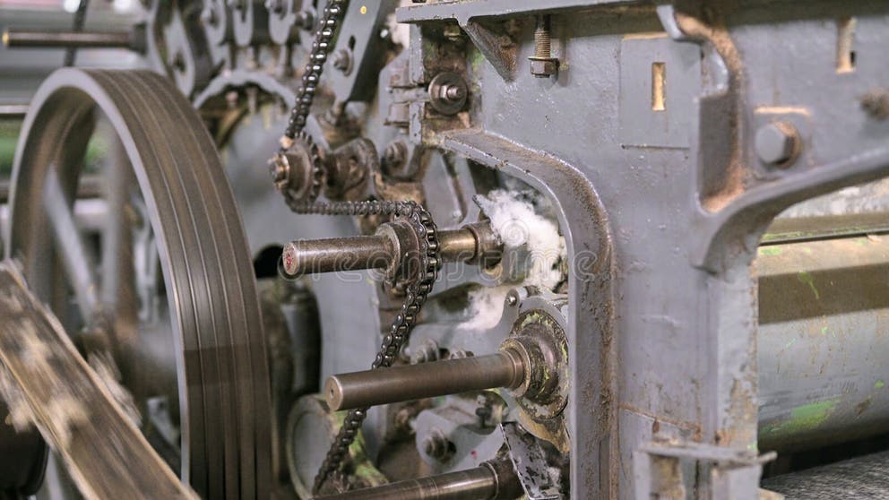 Carding Machine Mechanism Showcases Intricate Design and Functionality ...