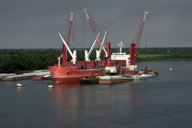 Cargamento de la nave imagen de archivo. Imagen de cargamento - 21308847