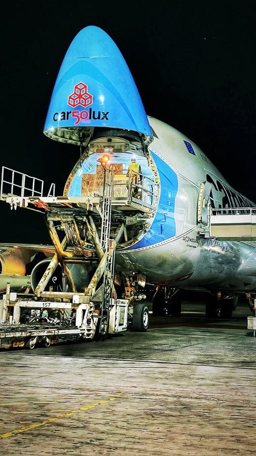 Cargo B747 Loading Unloading Editorial Stock Image - Image of aviation ...